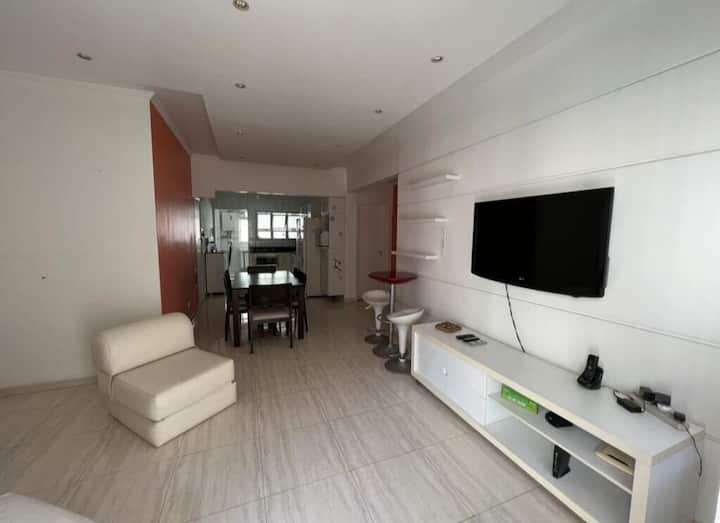 Prédio Frente Mar, Gonzaga Com Garagem Demarcada - Santos, Brasil