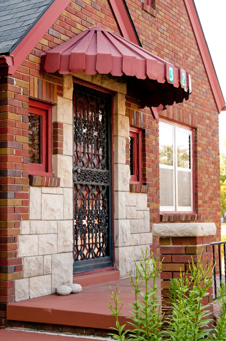 Walnut Place In Historic Valley Junction - Des Moines, IA