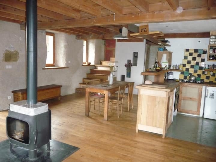 Maison Insolite, En Pierre Rénovée De Façon éColo. - Argelès-Gazost