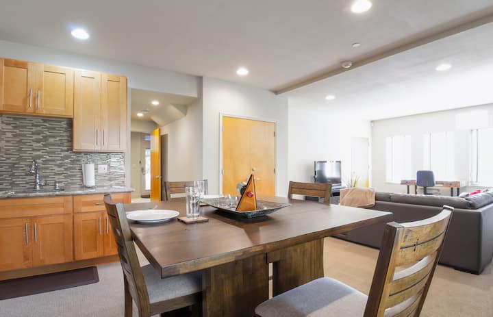 Contemporary Claremont Hills In-law - Berkeley, CA