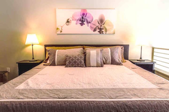 1300 Sq Ft High Ceiling Loft In Heart Of Gaslamp - San Diego, CA
