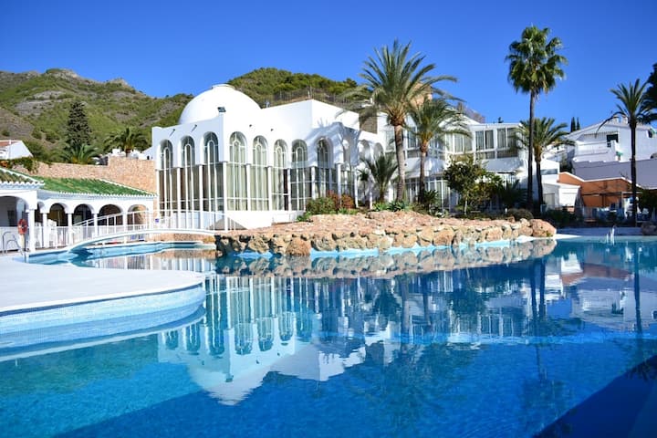 Modern Apartment With Private Garden And Wi-fi - Nerja