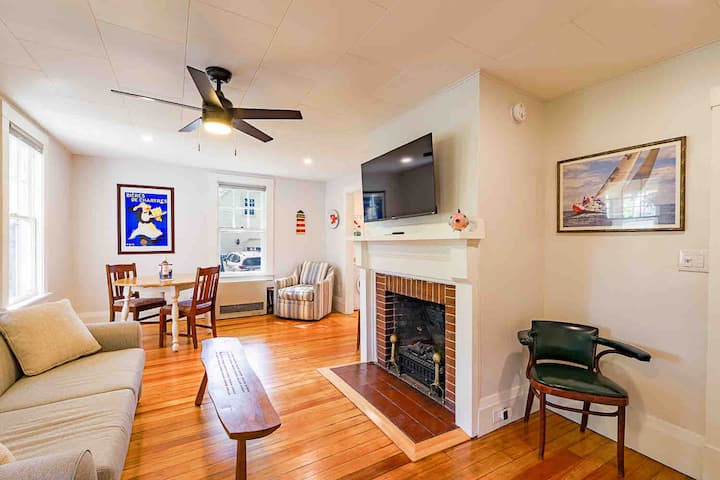 Camden | Walkable, Bright One Bedroom Apartment - Camden, ME