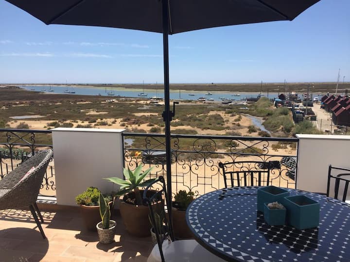 Une Vue Fantastique - Santa Luzia, Portugal