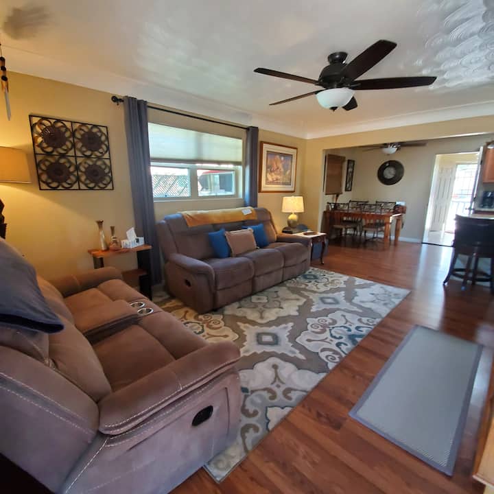 Immaculate Mid-century Craftsman In Mid-town - 圖森