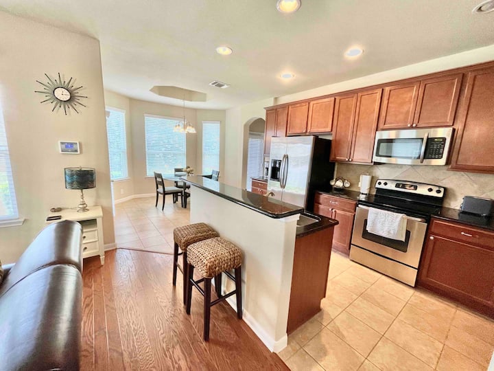 Cozy Round Rock Pet Friendly Hom - Kalahari & Dell - Round Rock, TX