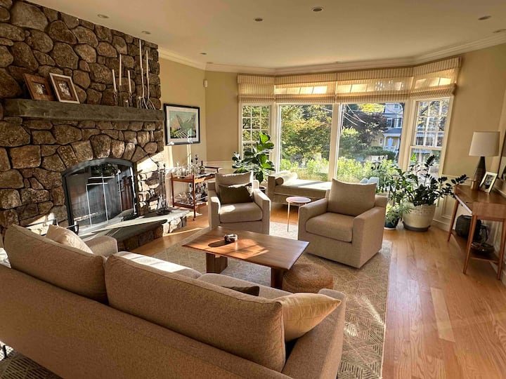 Escape The City And Enjoy The Serenity Of Weston - Weston, MA