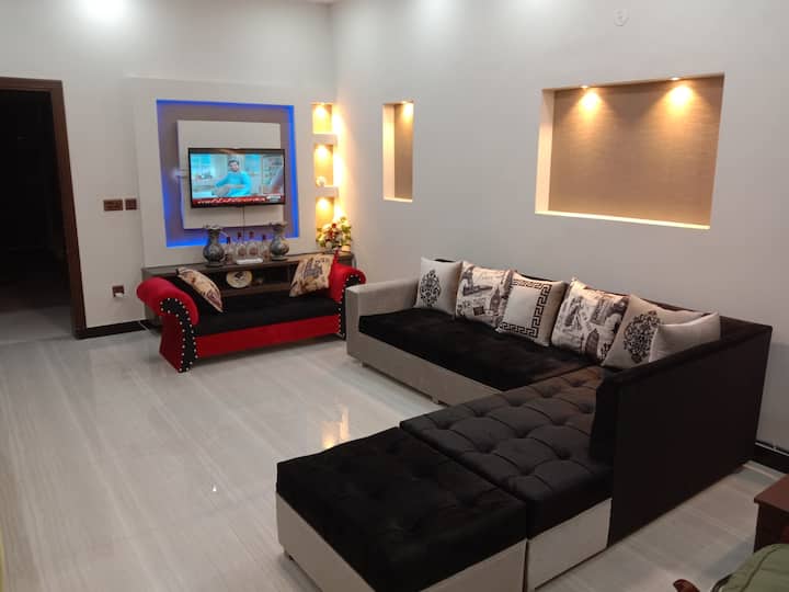 Independent House 03025550077 - イスラマバード