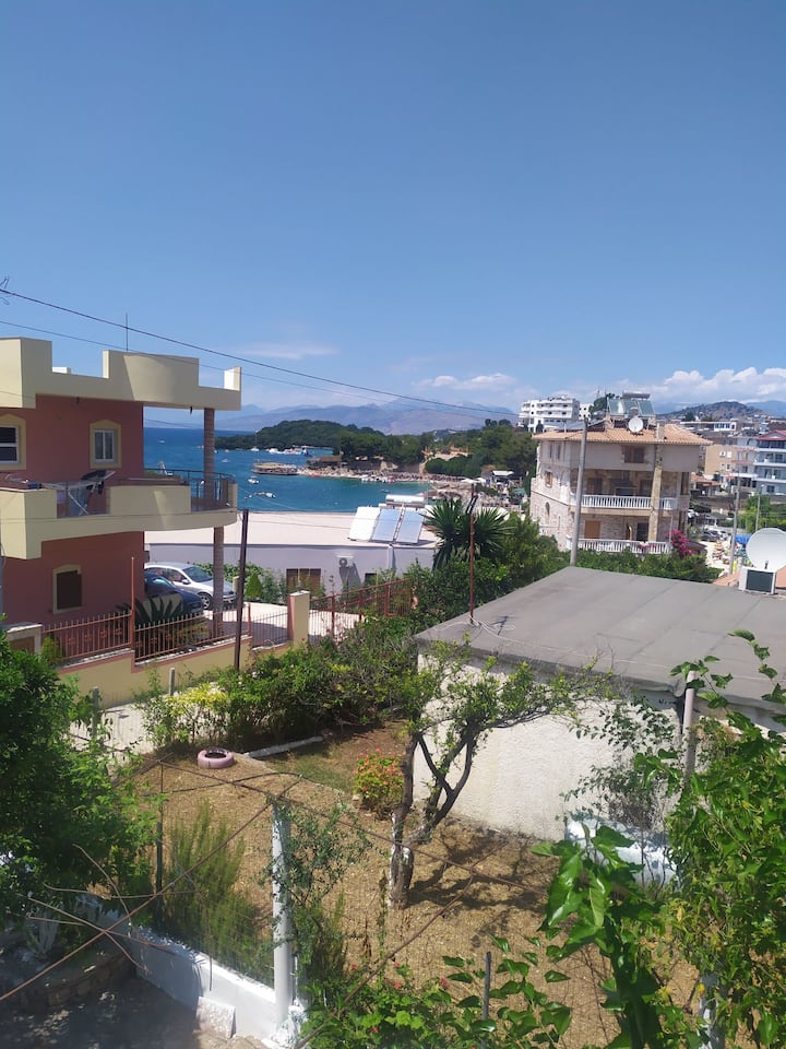 Λευκό σπίτι μεγάλη οικογένεια - Ksamil