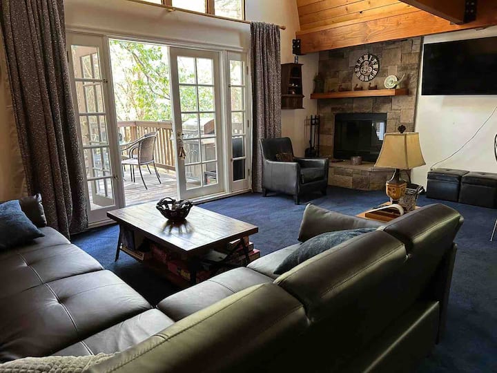 Pine Cone Cabin/150 Feet From Lake - Running Springs, CA