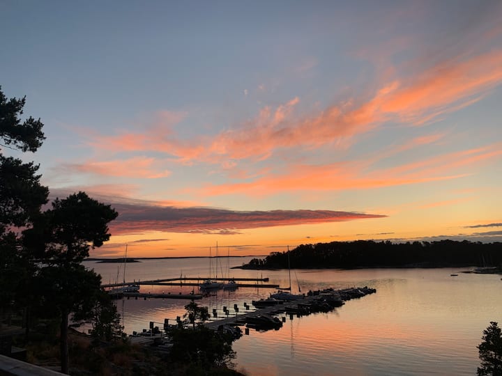 Modern Designstuga Med Utsikt Mot Ytterskärgården - Sandhamn