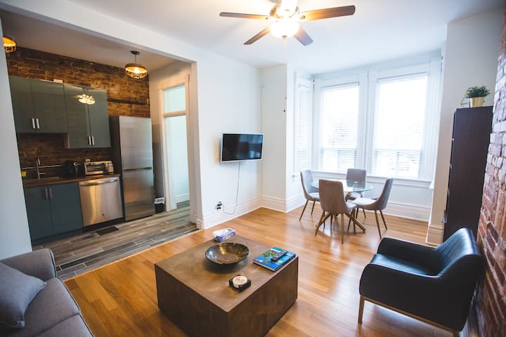 Main Floor 1 Bedroom Apartment With High Ceilings - Toronto