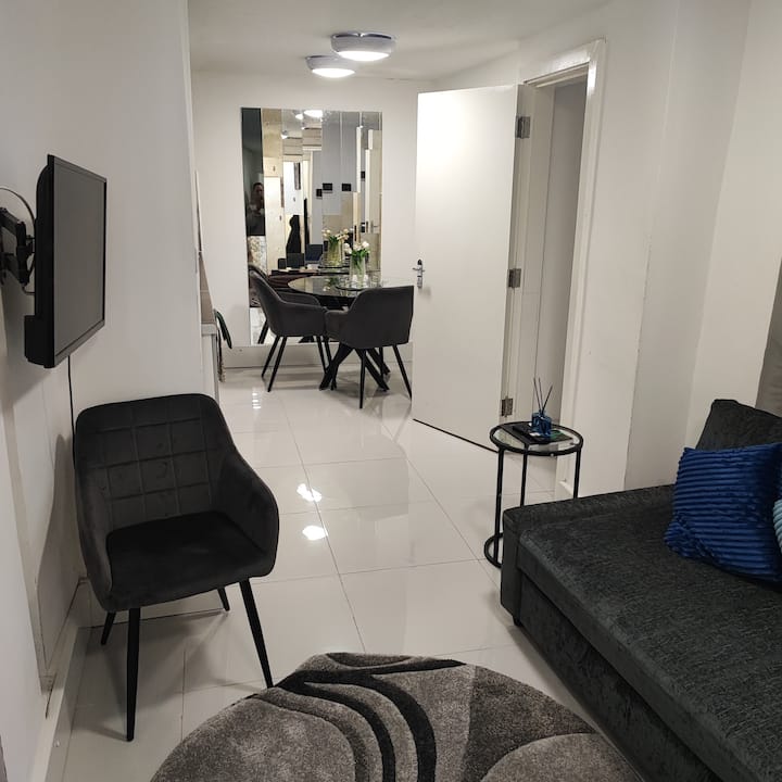 1 B Apartment, Sleeps 4. Great Connection - Londres