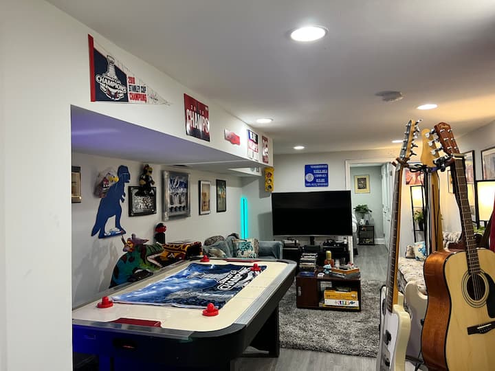 Fun Apartment W/a Kitchenette And A Parking Space - Baltimore, MD