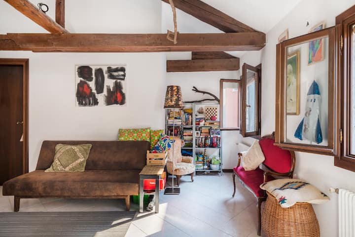 “A Vintage Hideaway Beneath The Sky Of Venice” - Venise