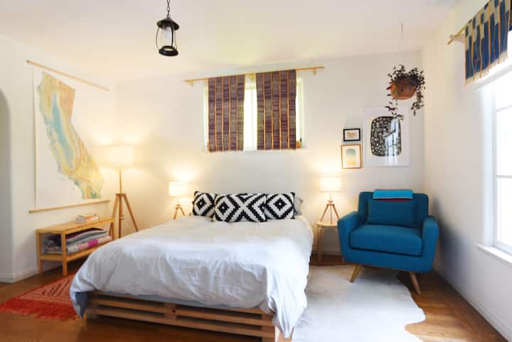 Bright Garden Studio In The Berkeley Hills - Berkeley, CA