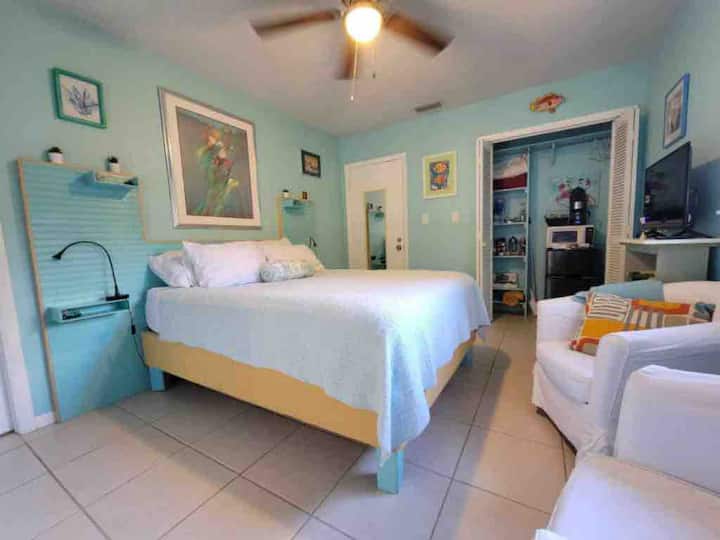 Separate Suite Rest-relax-explore-swim-travel - Crystal River, FL