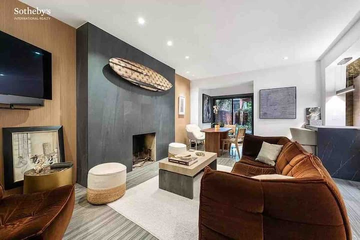 New York Meets Paris, Private Garden Oasis - New York