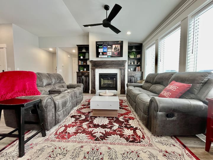 *New* Sleeps 16+, Near Hospitals And Shopping - Idaho Falls, ID