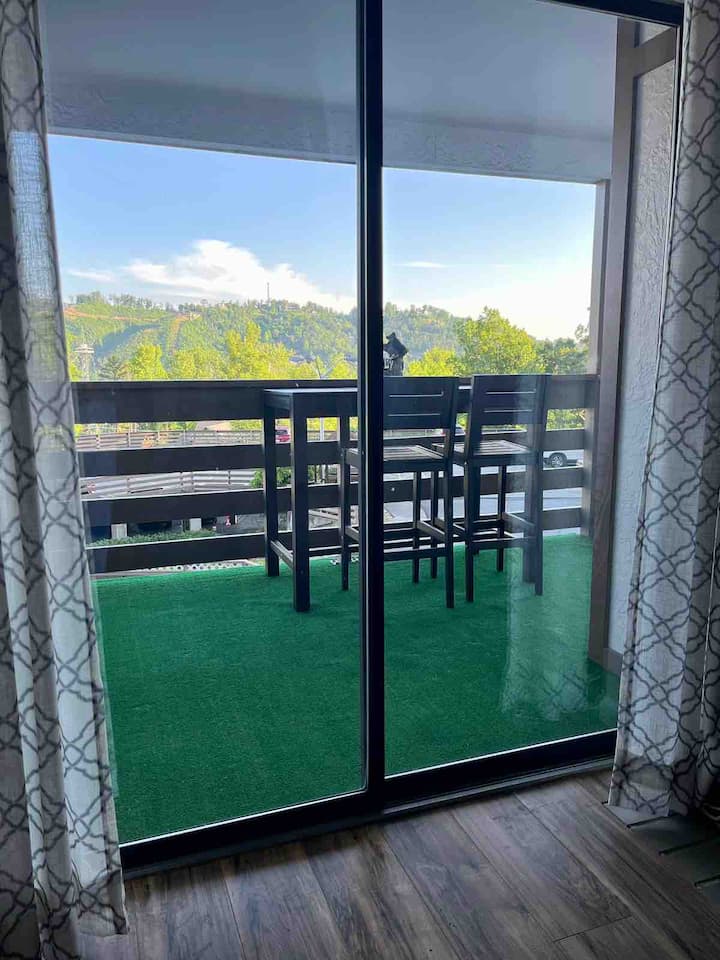 Location! Downtown, Anakeesta & National Park - Gatlinburg, TN