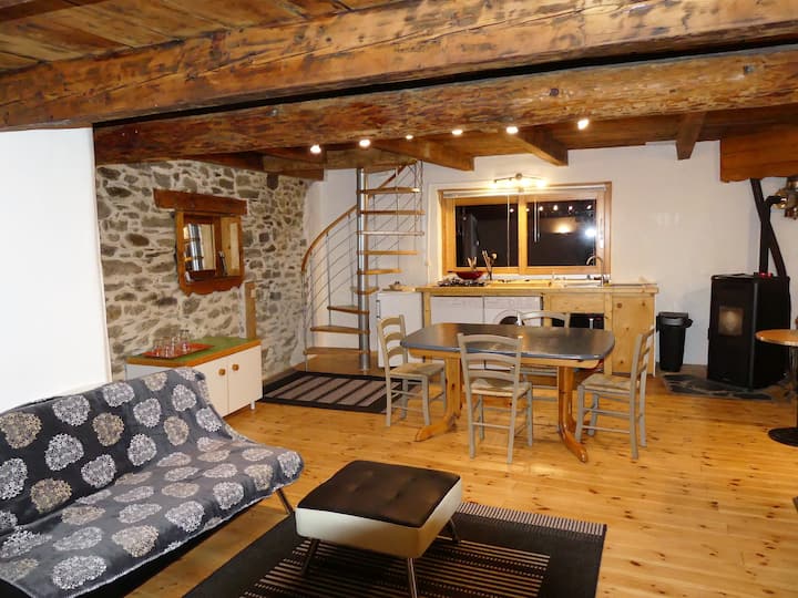 Gîte De Montagne : "L'abeille" (5 Personnes) - Bourg-Saint-Maurice