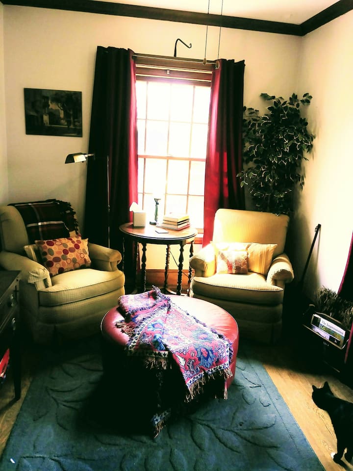 Travel Room In An Old Brick Estate - Seneca Falls, NY