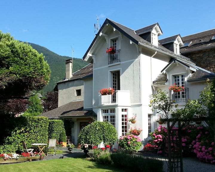 Villa Portillon - Charming Fountain Garden Villa - Bagnères-de-Luchon