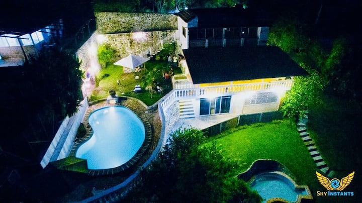 Casa De Piedra Teques
Para Hasta 23 Personas - Tequesquitengo