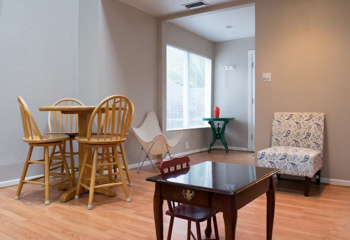 Unique Loft Near Rice U & Med Cent. - Houston, TX