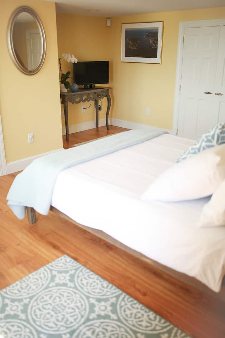 Seaside Suite, On The Edge Of The Atlantic Ocean. - Salem, MA