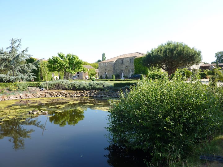 2 Chambres D'hotes Dans Logis 15e Siecle - Landevieille