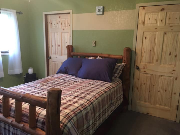 (1 Full Bed) Blue Mountain Out The Back Door - Missoula, MT