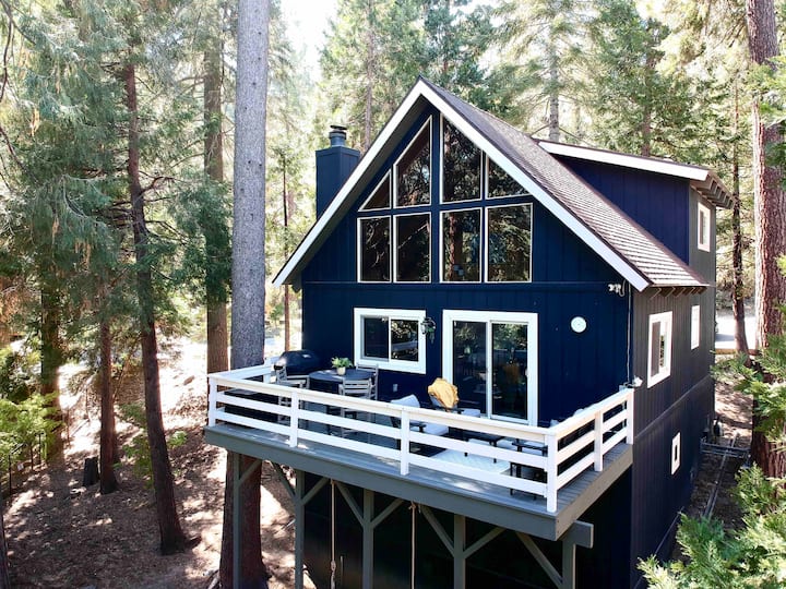 Cozy Forested Haven - Walk To/swim Lake Arrowhead - San Bernardino, CA