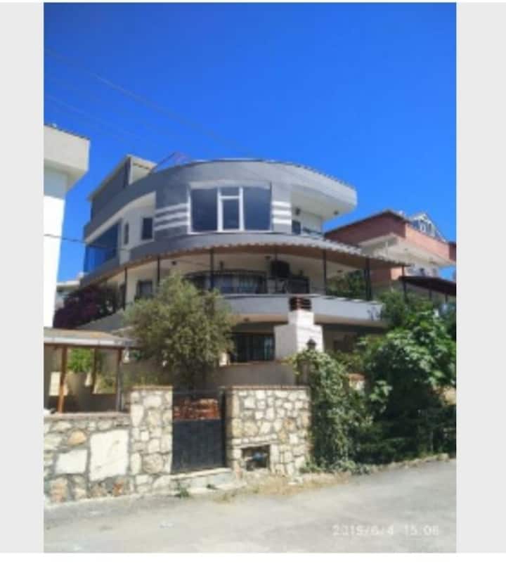 Akkuma Yakin Bahceli Villa Kati - Seferihisar