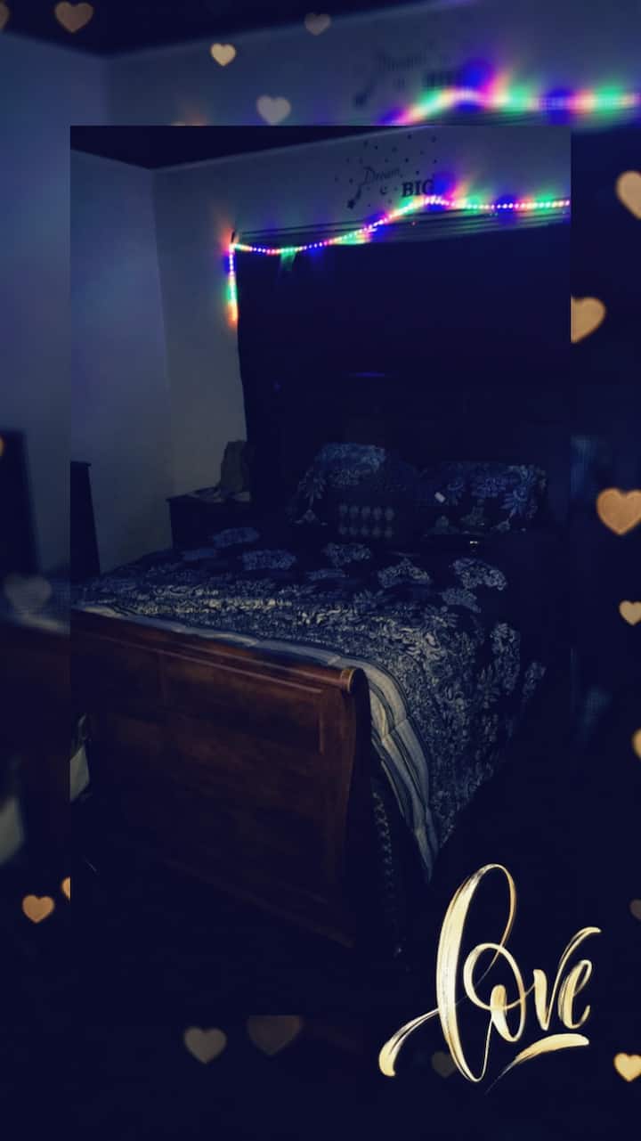 Something Quaint - 莫比爾