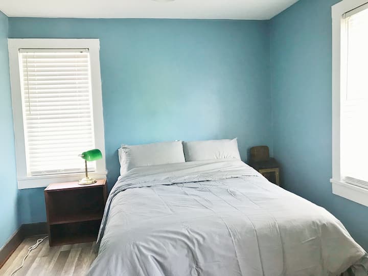 One Curious Haven- A Vintage House Close To Campus - 섐페인
