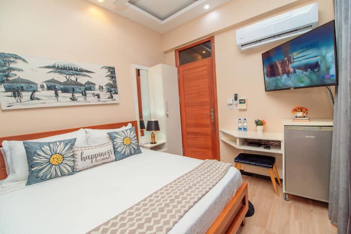 The Lavish Suite With Sunset View @Arikays Homes - Dar es Salam