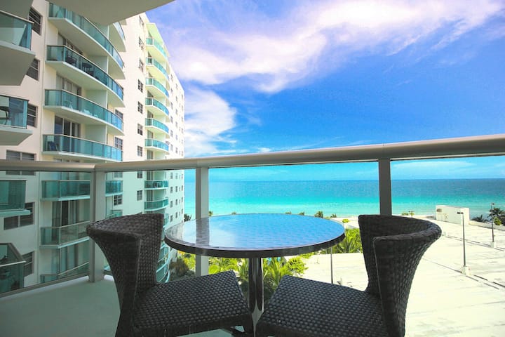 Beautiful Beachfront Apartment! - Hollywood, FL