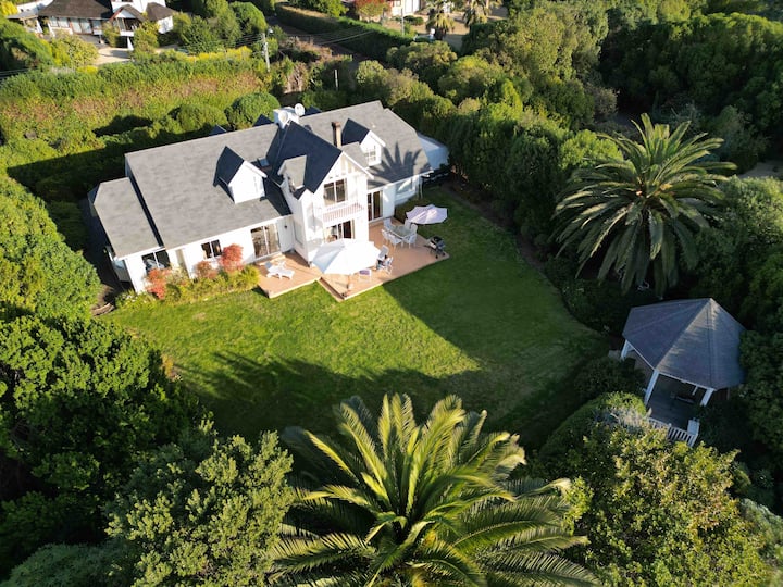 Casa En Cachagua, Sector El Golf/ Calle Privada. - Papudo