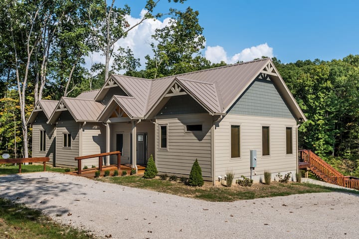 Lake Forest Cabin | Private Lake • Hot Tub - Nashville, IN