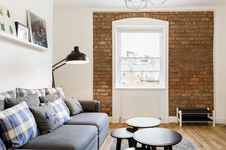 Updated Flat In Iconic 1860's Listed Building - Leith