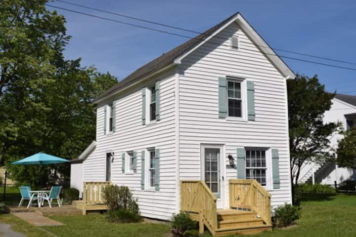 Summer Breeze-cozy Cottage Close To Town, Firepit! - Chincoteague, VA