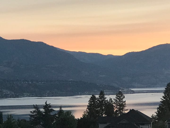 2 Bed Chalet Beach House W Million Dollar View - Kelowna