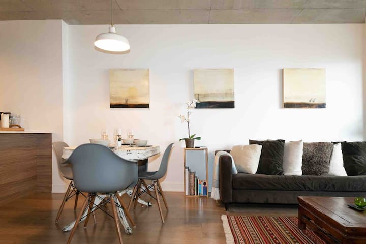 Cozy & Central, Rooftop Pool, Spa, Gym, Balcony - Montreal