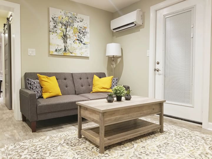 Cozy Ardmore Cottage Basement Apartment - Winston-Salem, NC