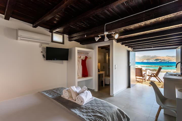 10 Best Beachfront Airbnbs In Greece - Updated 2024 | Trip101