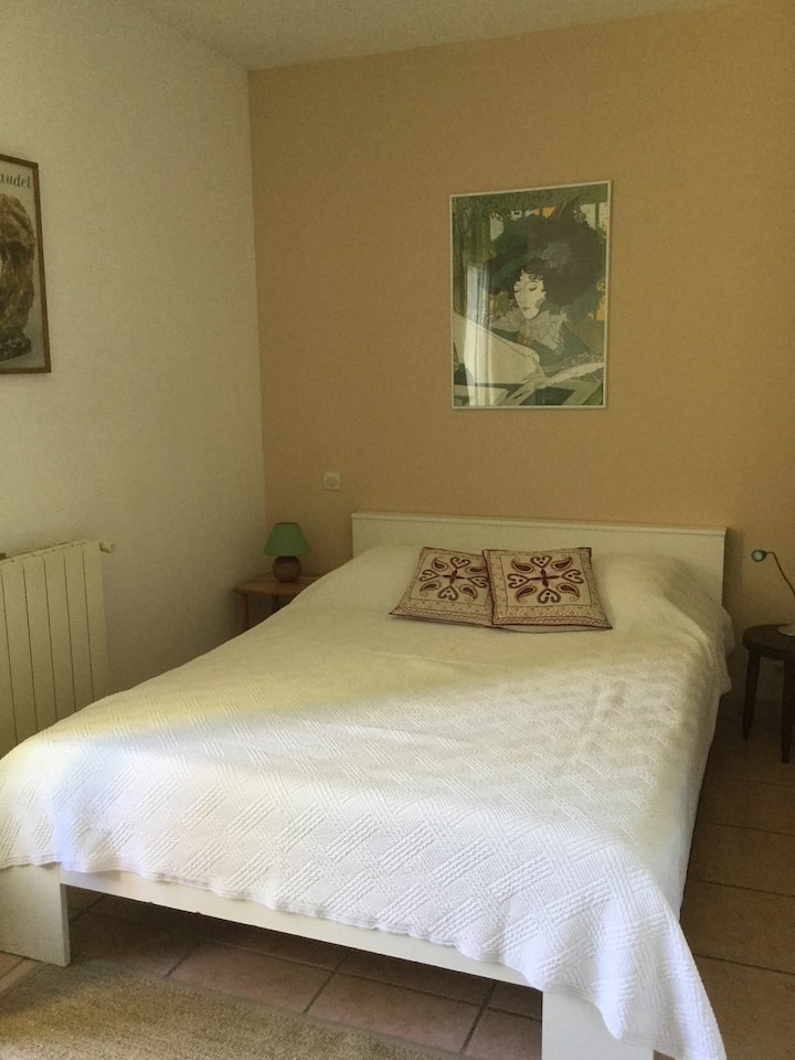 Charmante Chambre Indépendante Entourée De Vignes - Graveson
