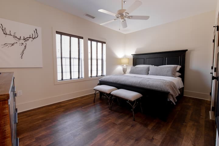 King Suite Small At The Manor In Blowing Rock - Blowing Rock, NC