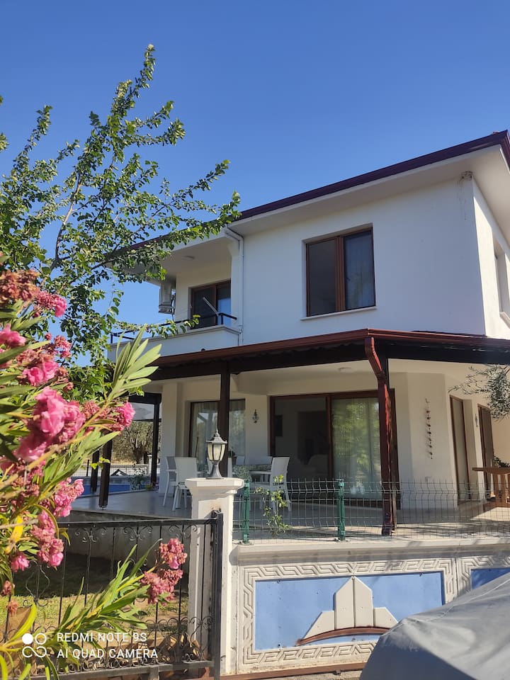 Ayvalık Sarımsaklı Da Cennet Kösesi - Gömeç