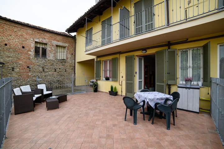 Appartamento Romantico Con Letto Rotondo - Alba, CN